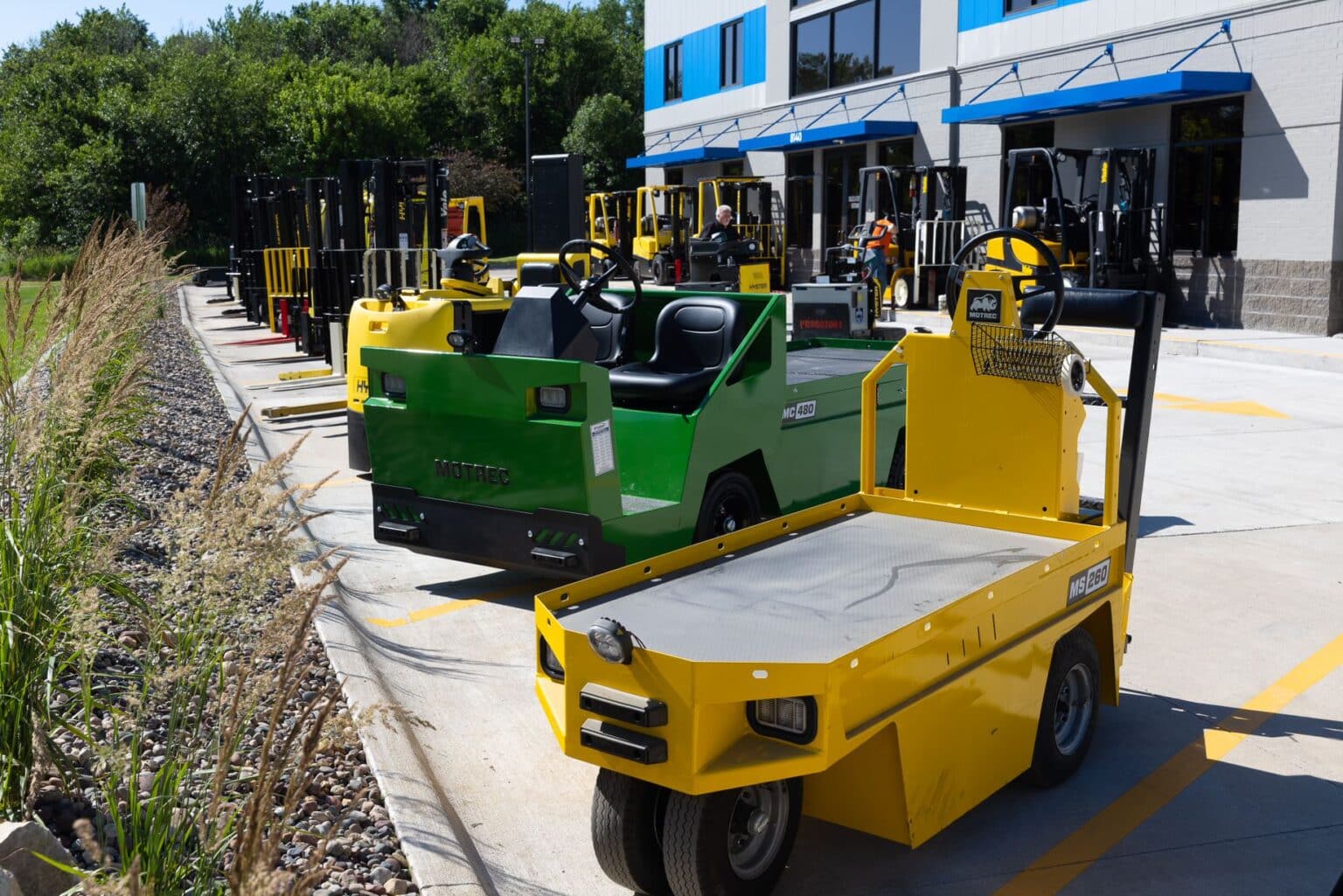 Personnel Carriers & Tuggers - MH Equipment